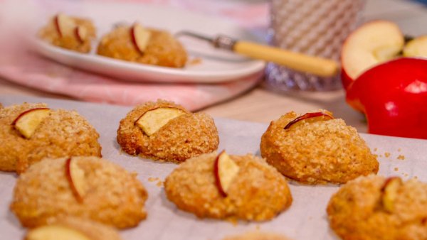 Apple Crumble Sponge Biscuits | CSR Sugar