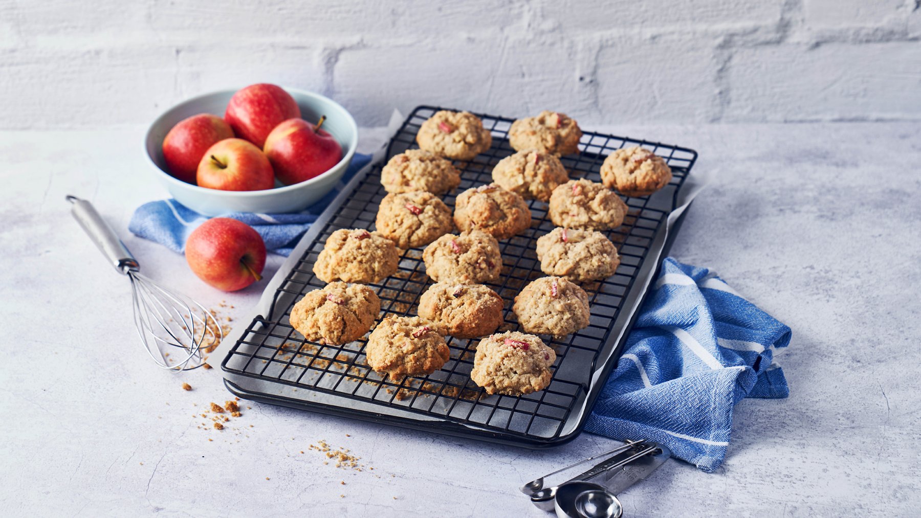 Apple Crumble Sponge Biscuits | CSR Sugar